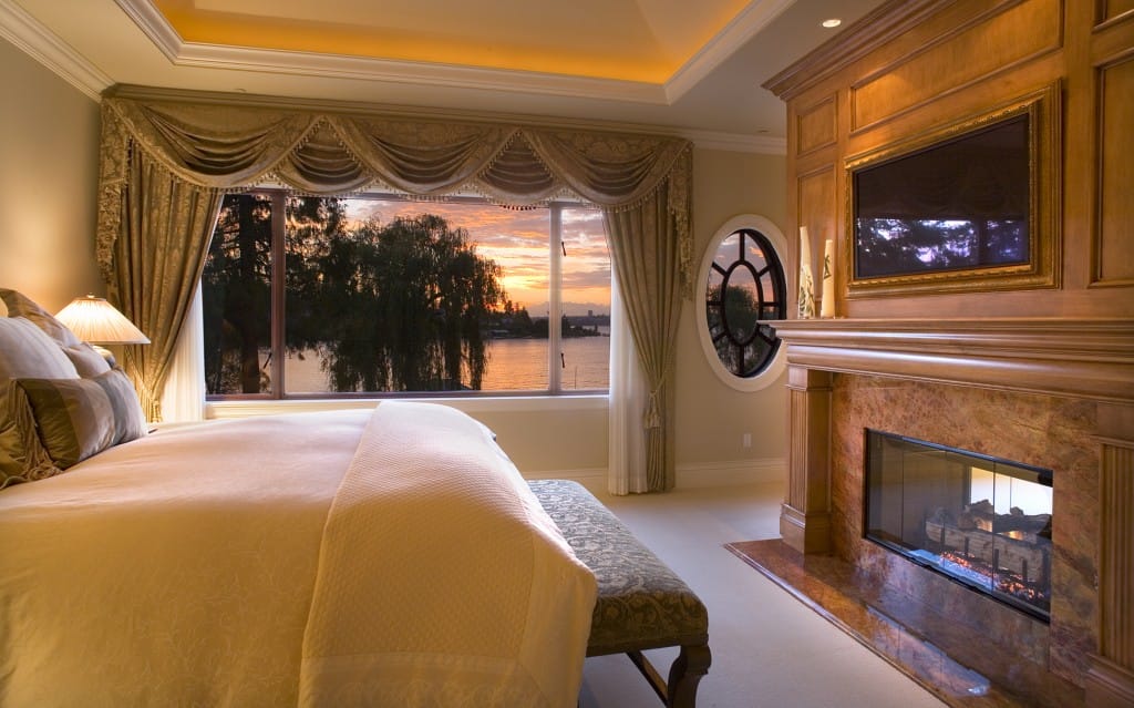 The Bellisima On Hunts Point - Homes of the Rich