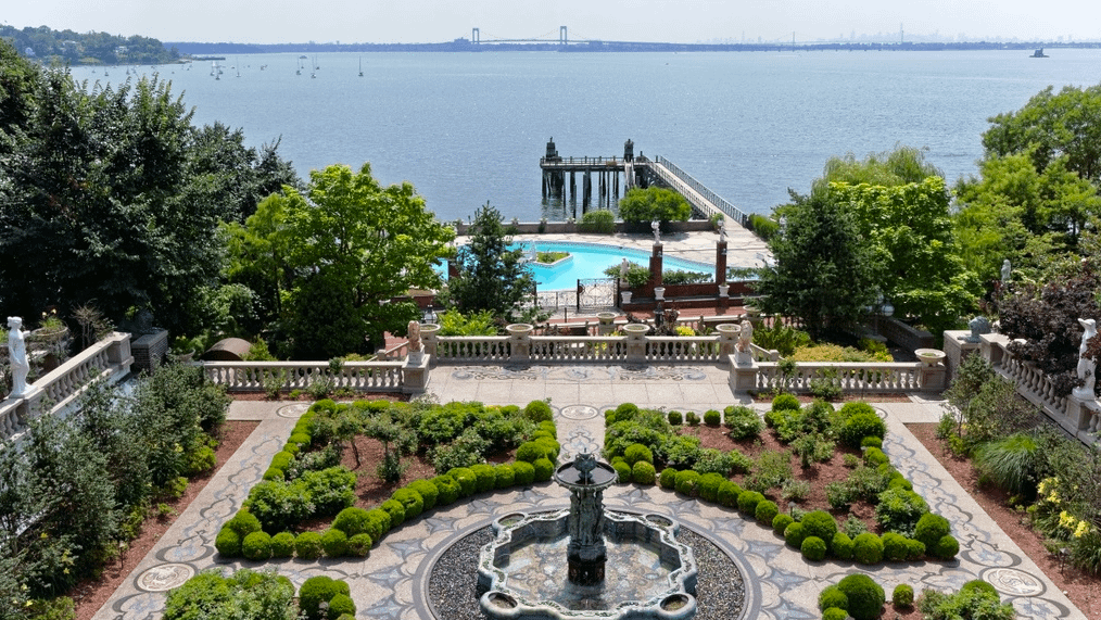 Incredible $100 Million Waterfront Compound In Kings Point, NY - Homes ...