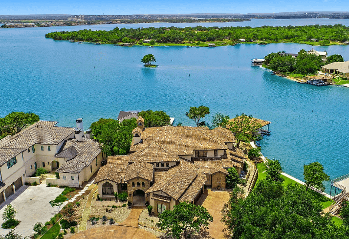 Lakefront Texas Home With Lazy River Pool & Boat House - Homes of the Rich