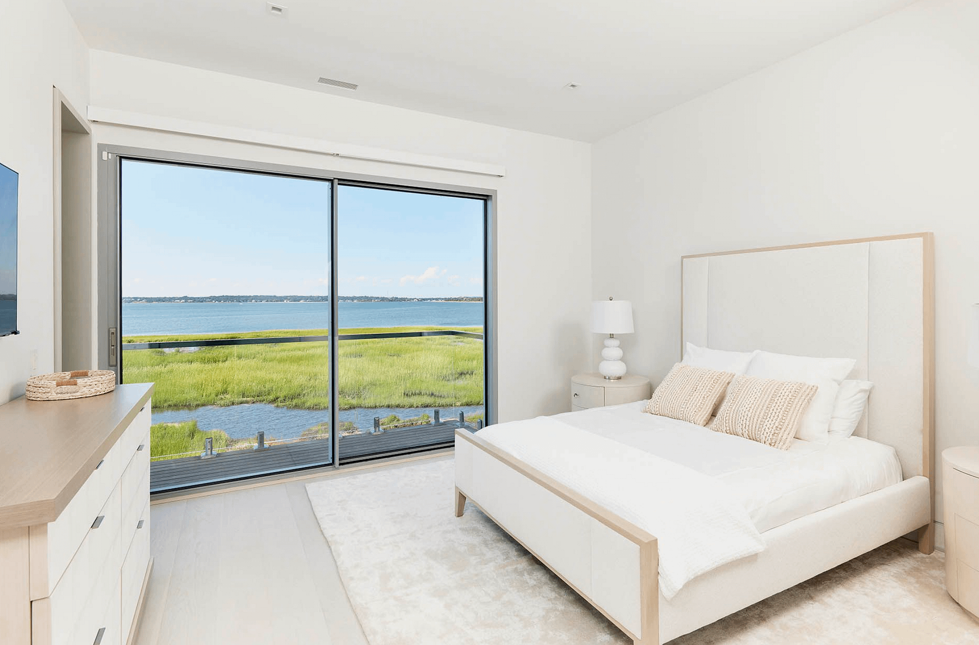 $18 Million Modern Waterfront New Build In The Hamptons (PHOTOS)
