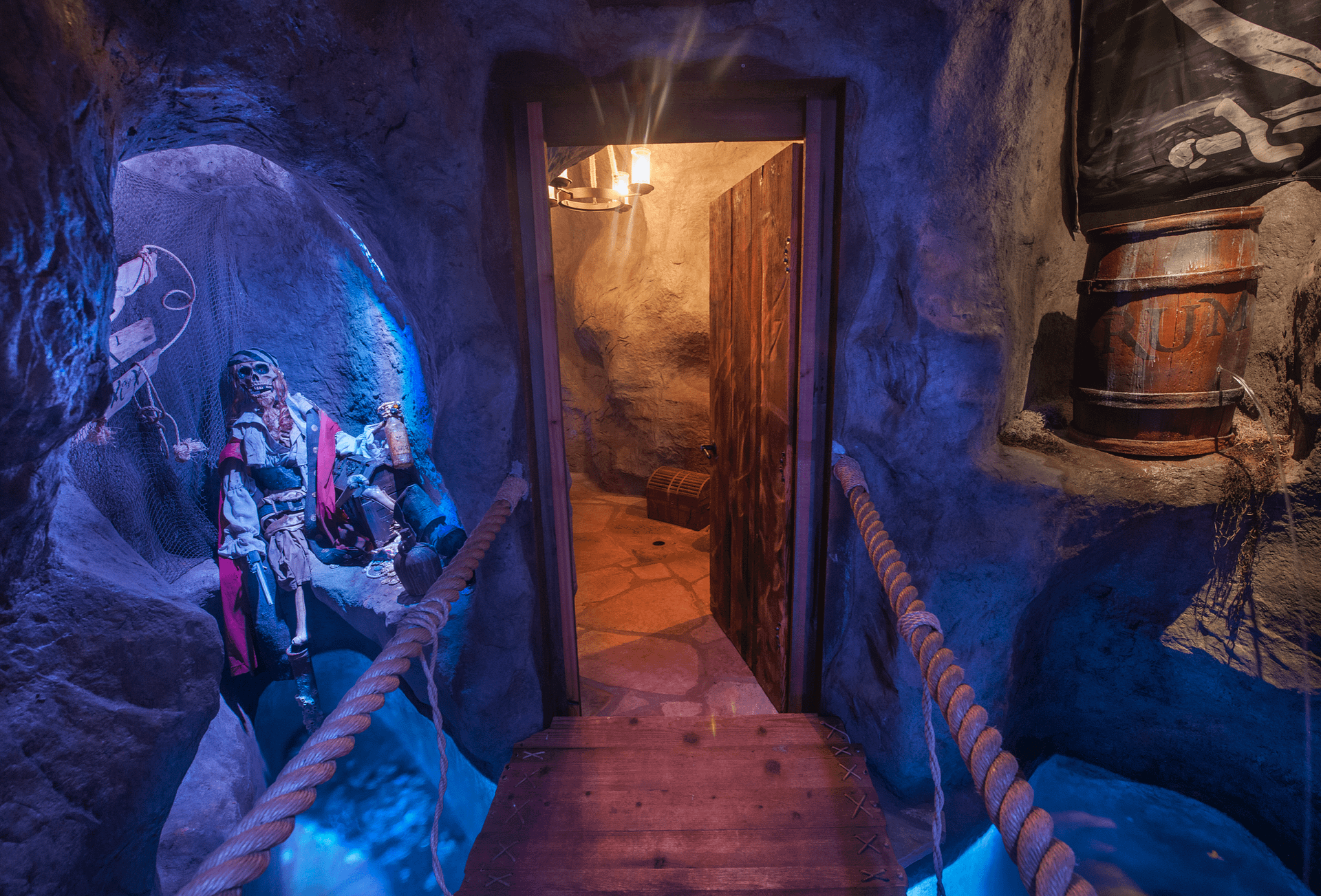 Amazing Million Dollar Pirate-Themed Pool (PHOTOS + VIDEO)