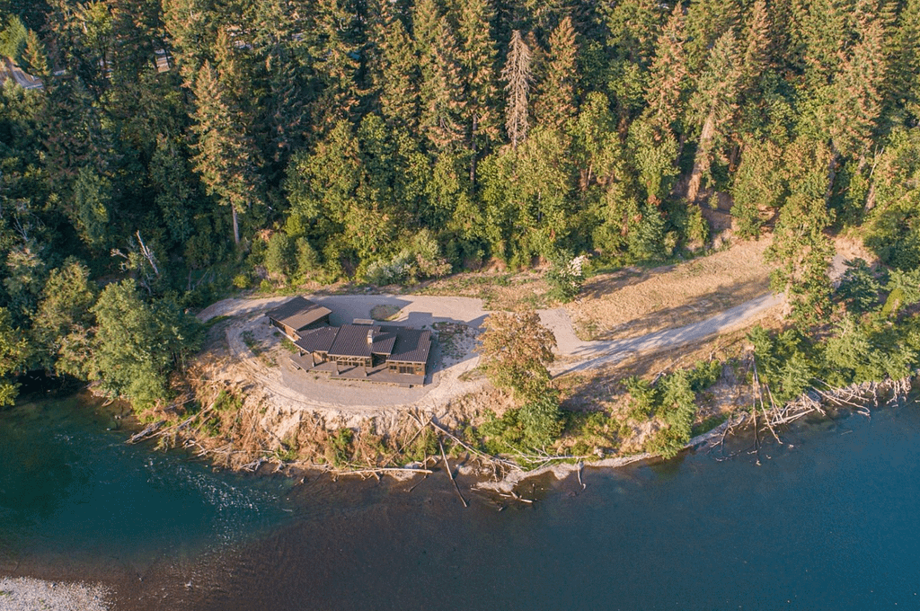 Contemporary Riverfront New Build In Washington (PHOTOS)