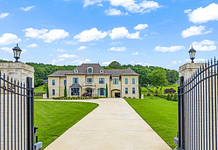 Larry "House's" REALLY big house! - Homes of the Rich