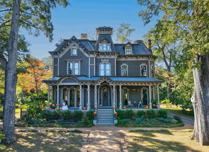 Inside The Stranger Things Home (PHOTOS)