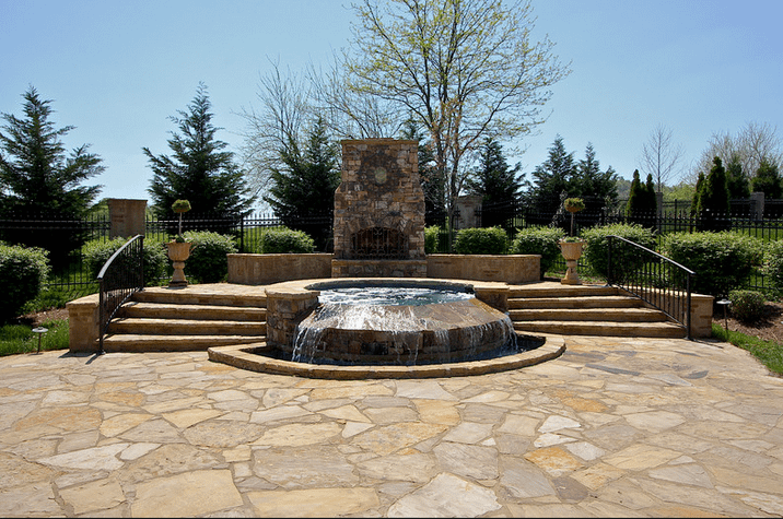 A Look At Some Infinity Edge Spas - Homes of the Rich