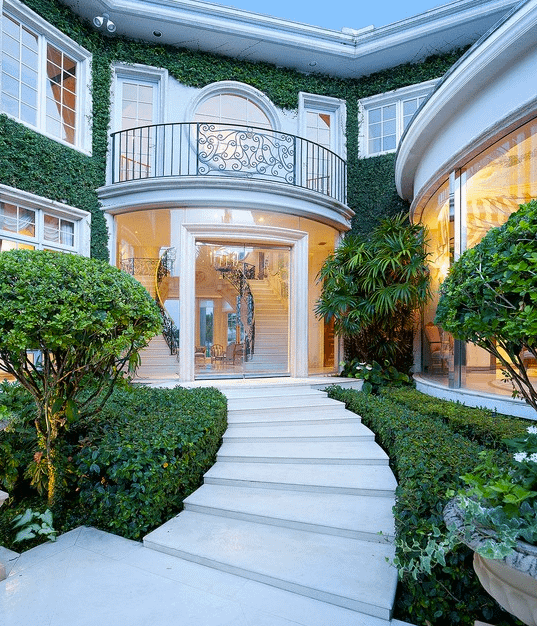 12 Front Entries That Make Quite The Statement! - Homes of the Rich