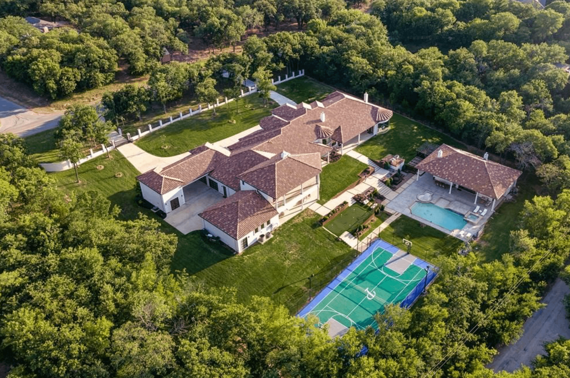 Texas Home With 7-Car Garage & Sports Court (PHOTOS)