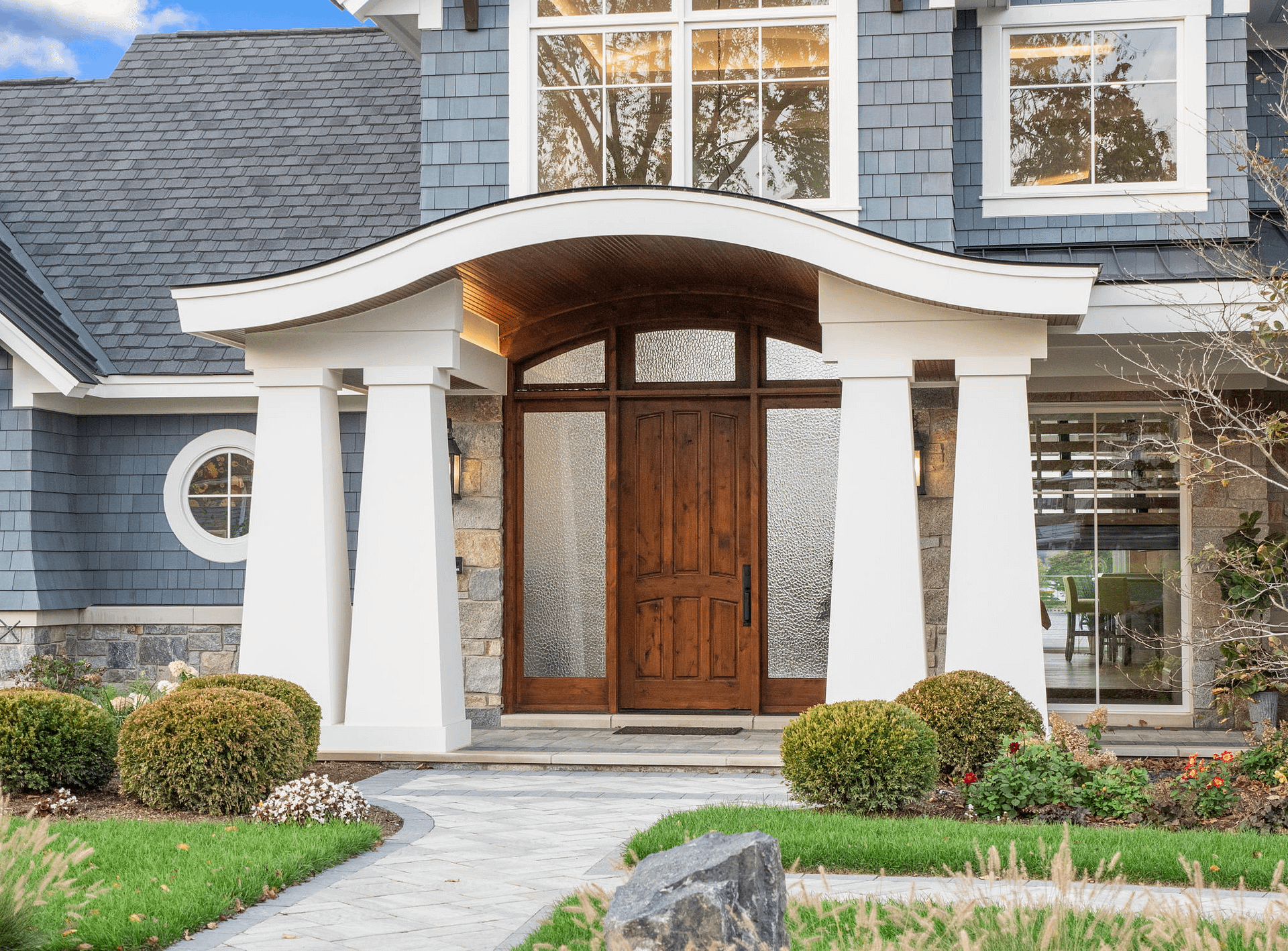 Stunning Lakefront Home By AZD Associates, Inc (PHOTOS + VIDEO) - Homes ...