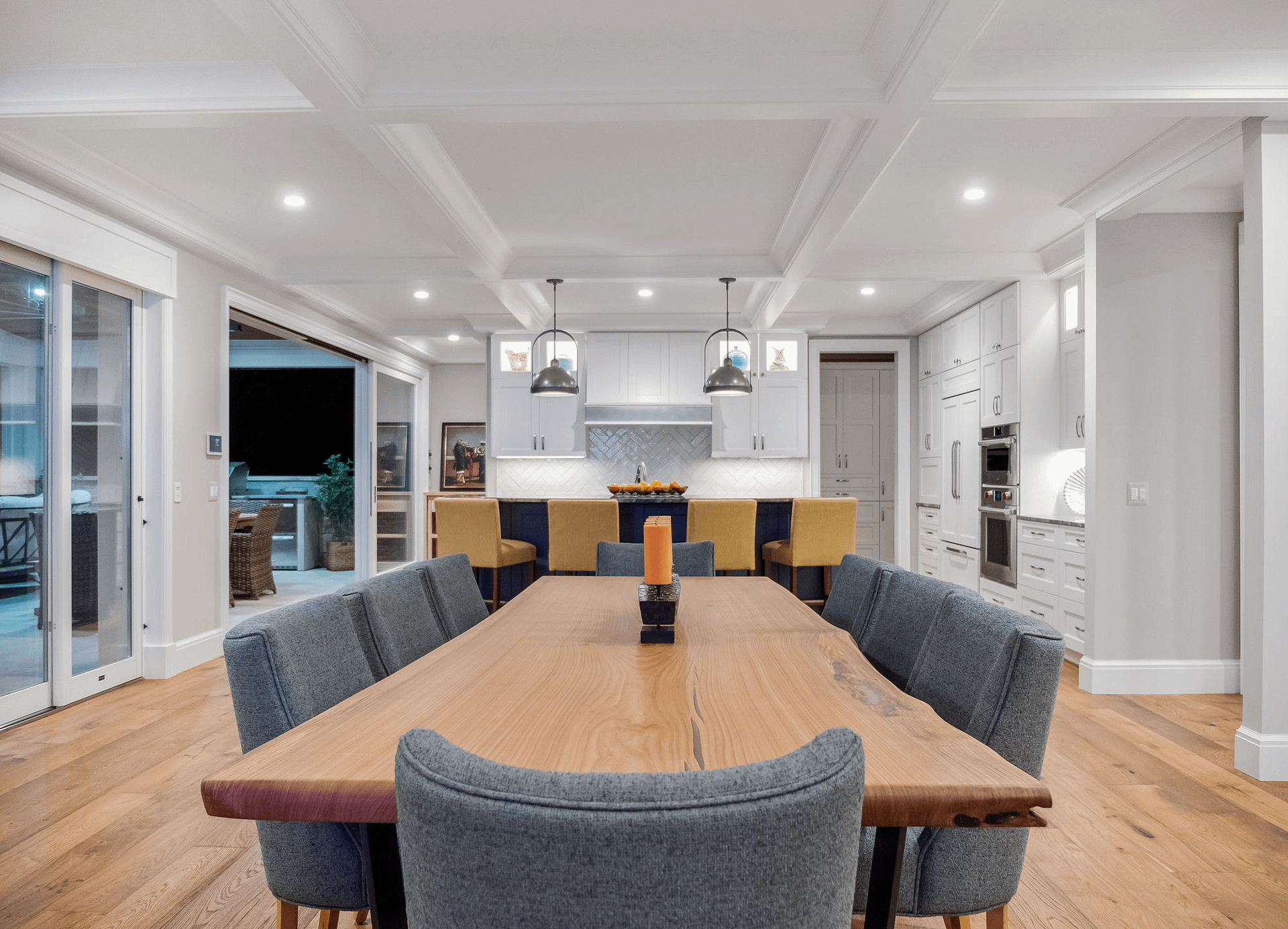 Stunning Lakefront Home By AZD Associates, Inc (PHOTOS + VIDEO) - Homes ...