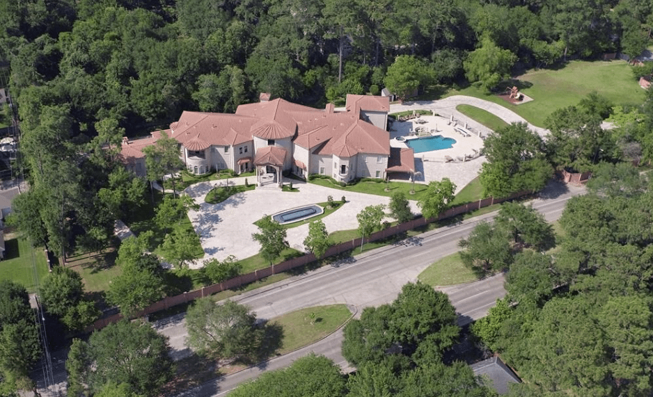 20,000 Square Foot Gated Mansion In Houston, Texas - Homes of the Rich