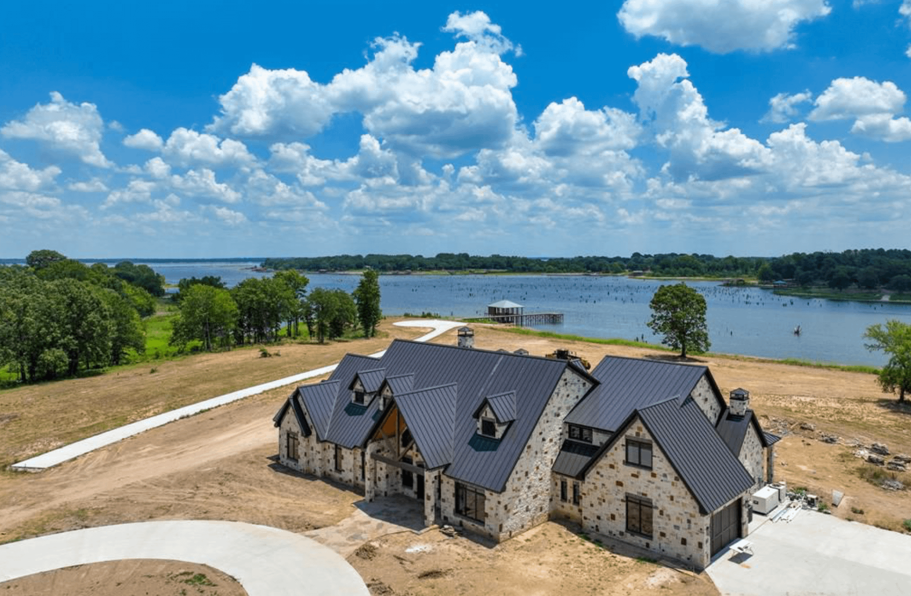 316 Acre Lakefront Estate In Alba, Texas (PHOTOS)