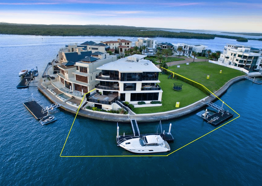 Contemporary Style Waterfront Home In Queensland, Australia - Homes of ...