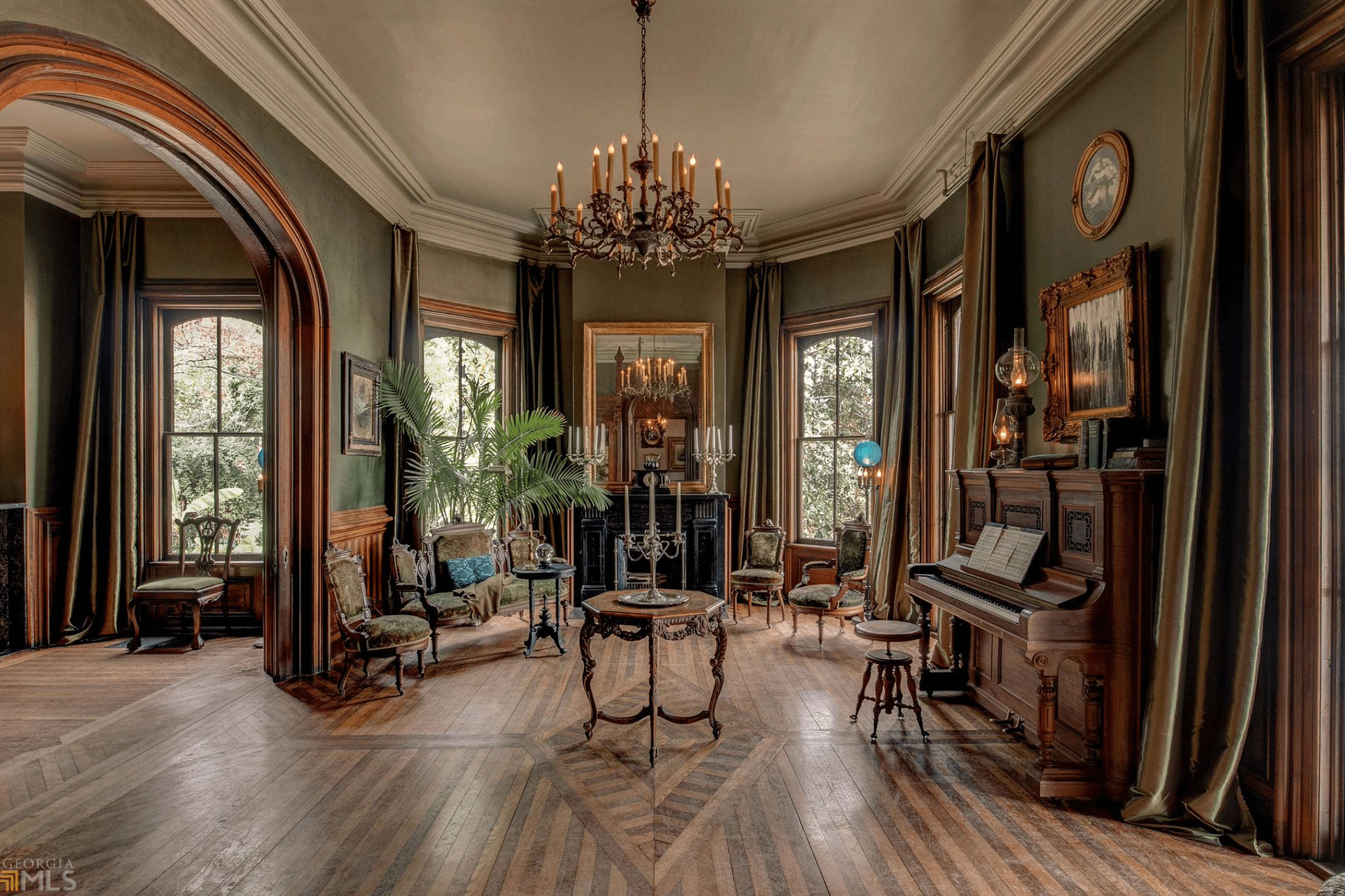 Inside The Stranger Things Home (PHOTOS)