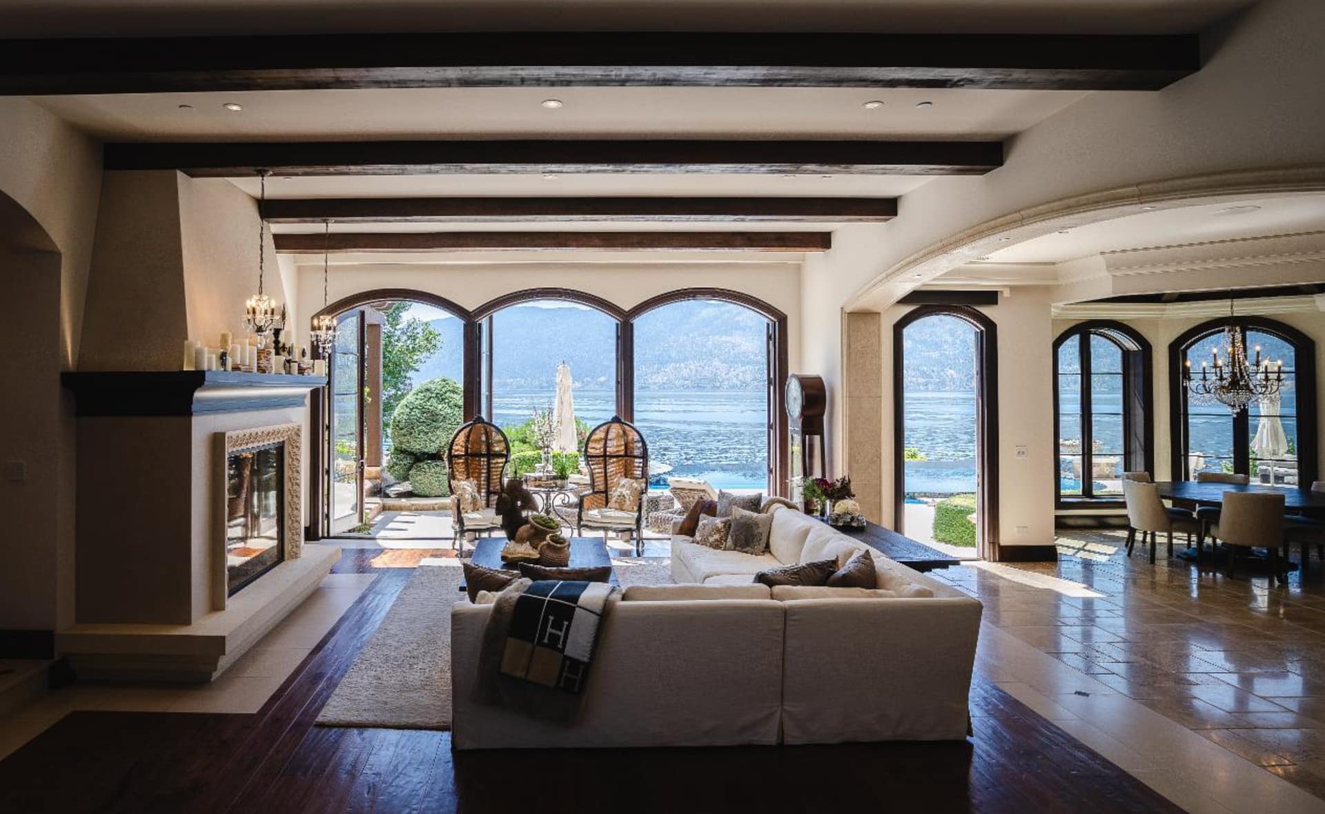 Tuscan Style Lakefront Estate In British Columbia, Canada (PHOTOS)