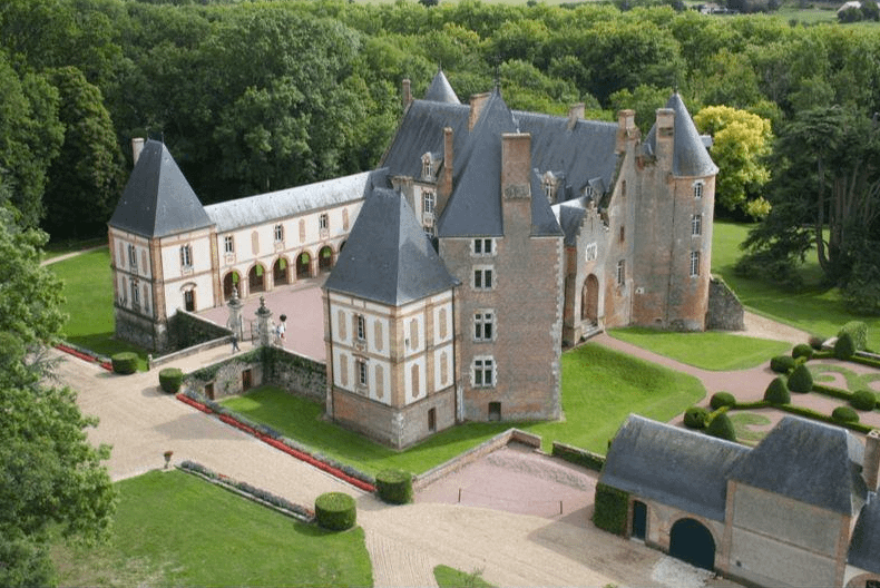 15th Century Castle In France - Homes of the Rich