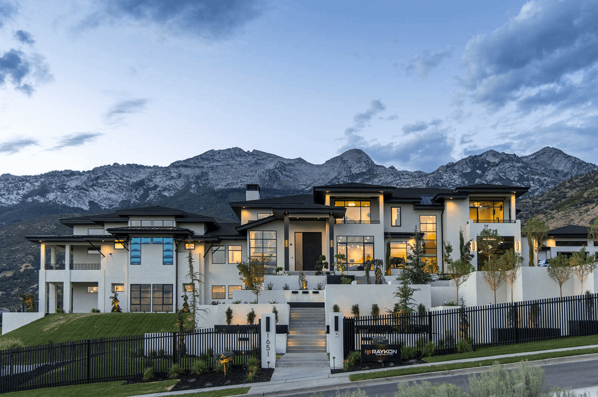 Amazing Contemporary Utah Home (PHOTOS + 3D TOUR)