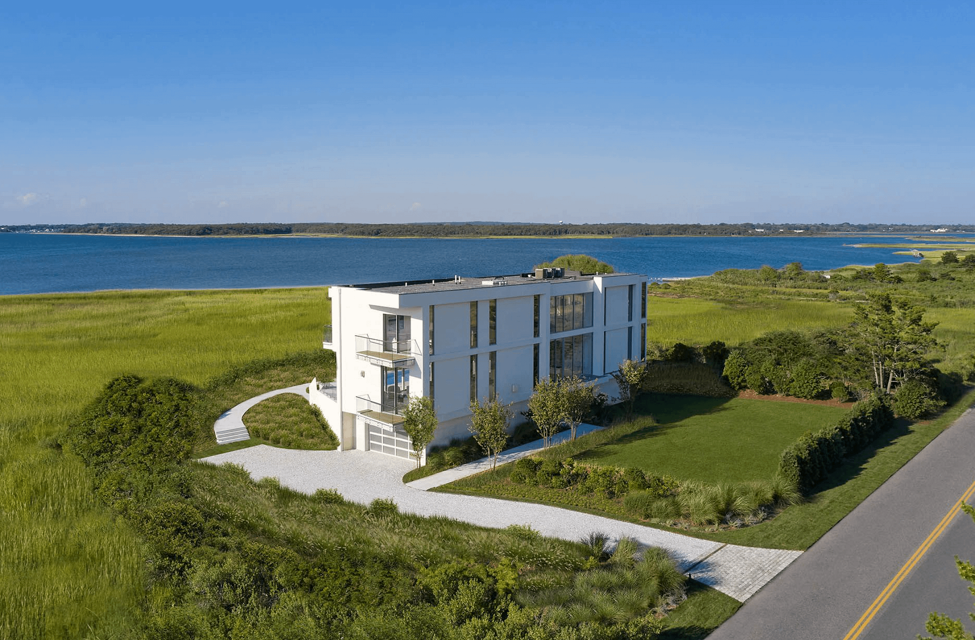 $18 Million Modern Waterfront New Build In The Hamptons (PHOTOS)