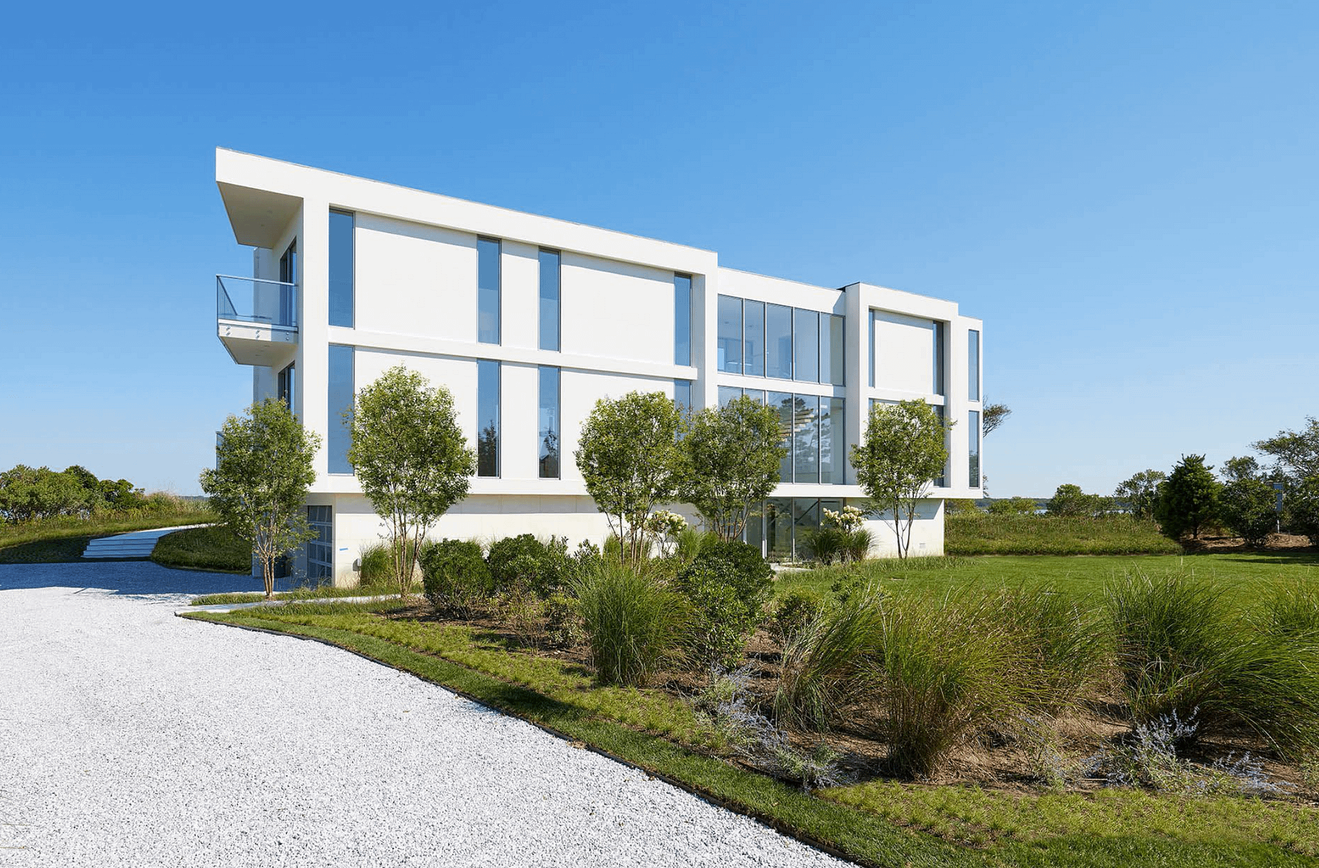 $18 Million Modern Waterfront New Build In The Hamptons (PHOTOS)