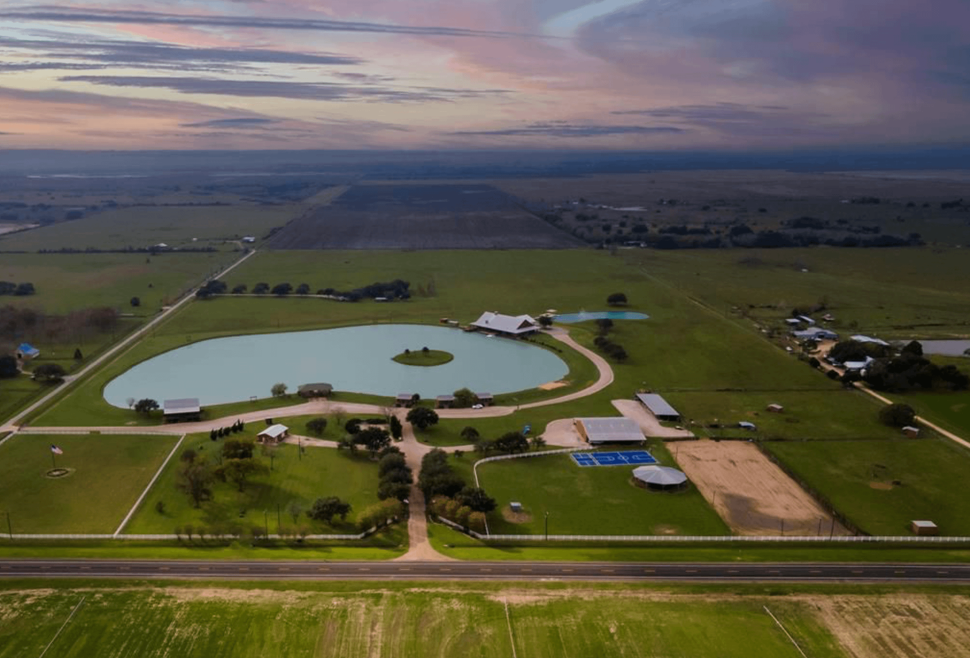 67 Acre Texas Estate With Private Lake (PHOTOS)