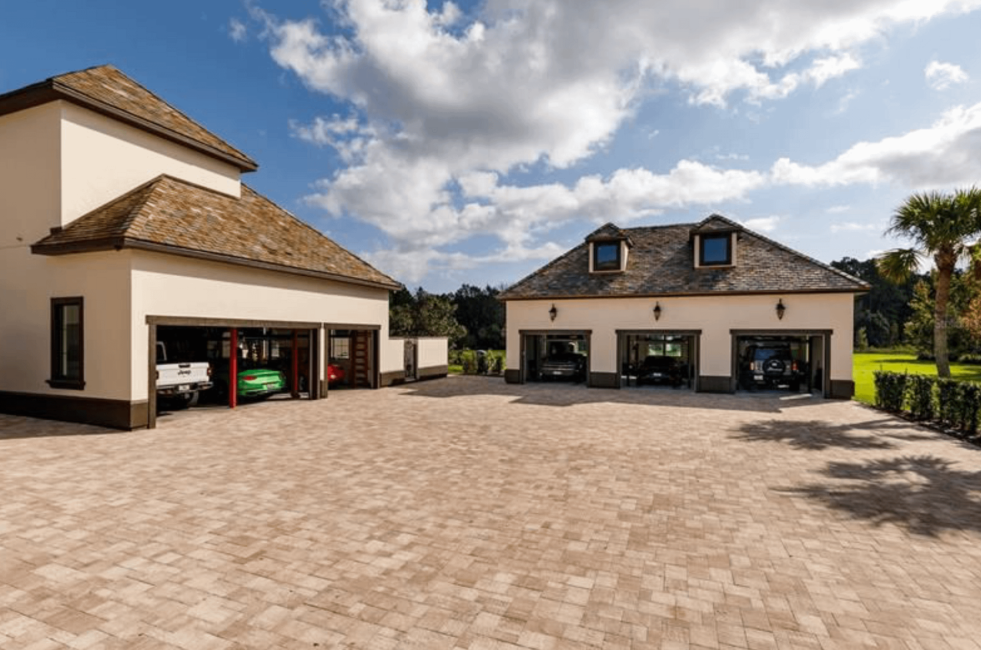 Florida Home With 16-Car Garage (PHOTOS)