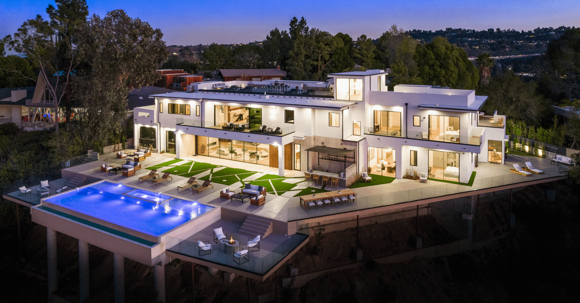 Modern New Build In Encino, California (PHOTOS)