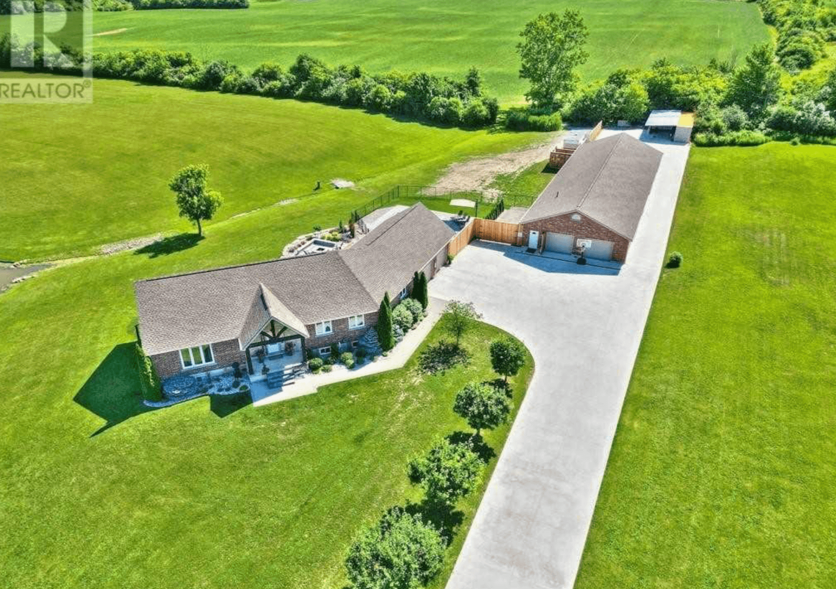 6 Acre Ontario Property With Indoor Ice Rink (PHOTOS)