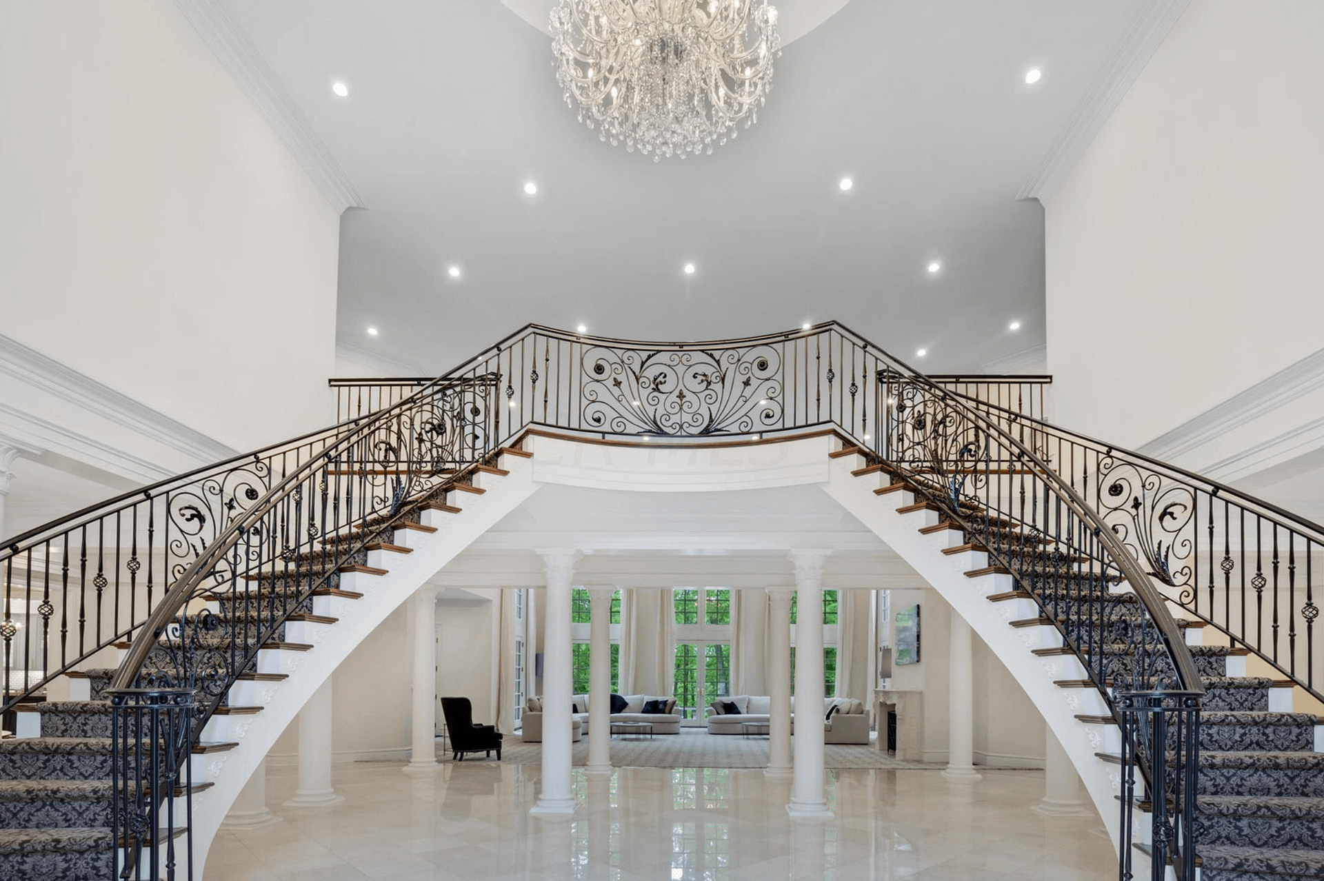 Spectacular Waterfront Home On 19 Acres In Ohio (PHOTOS)