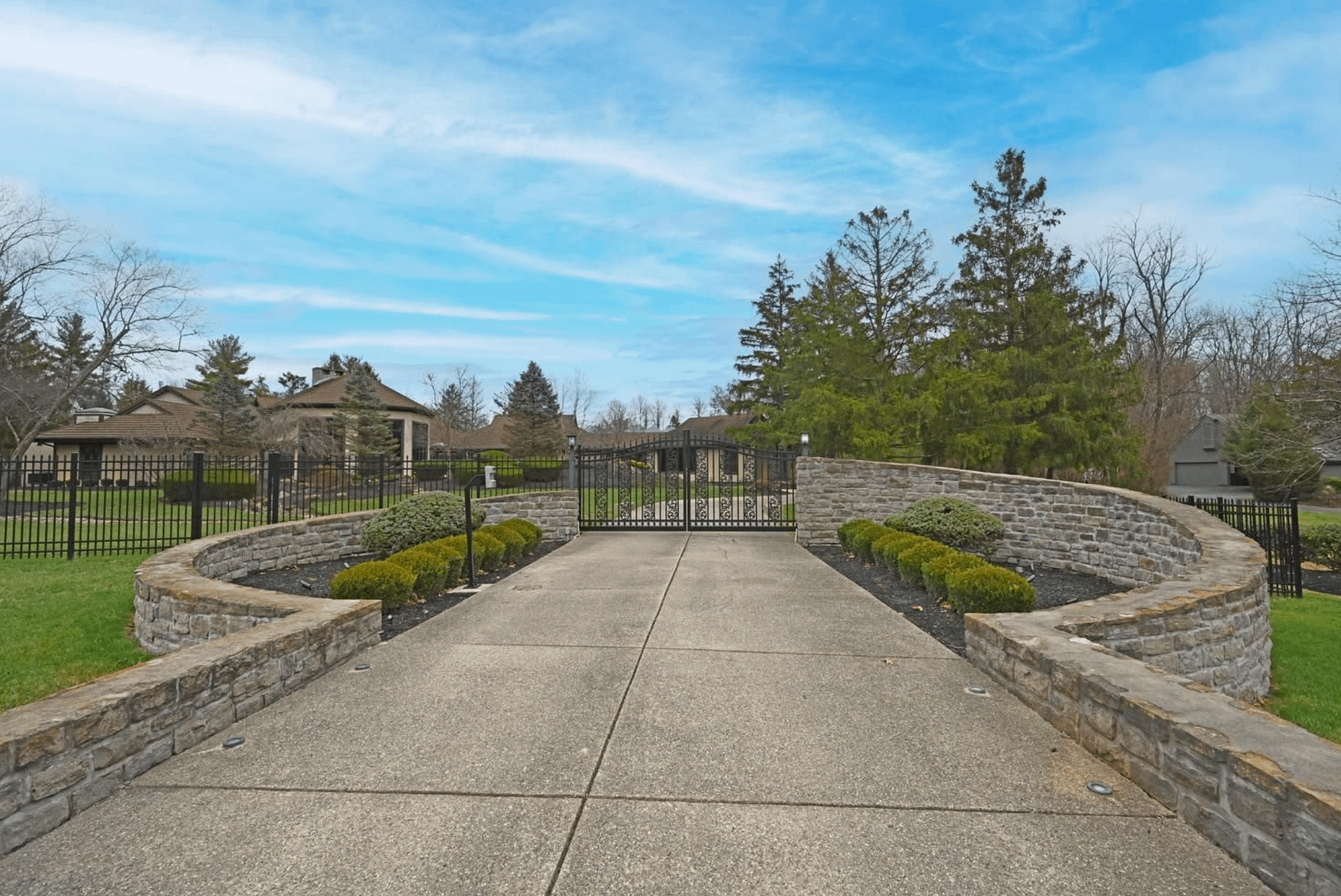Ohio Home On 3 Acres With Indoor Pool (PHOTOS)
