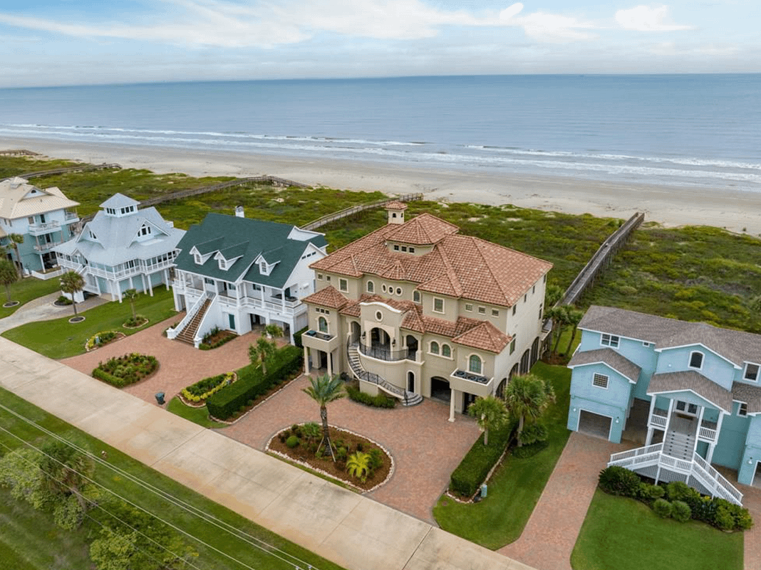 Fully Furnished Oceanfront Home In Texas (PHOTOS)