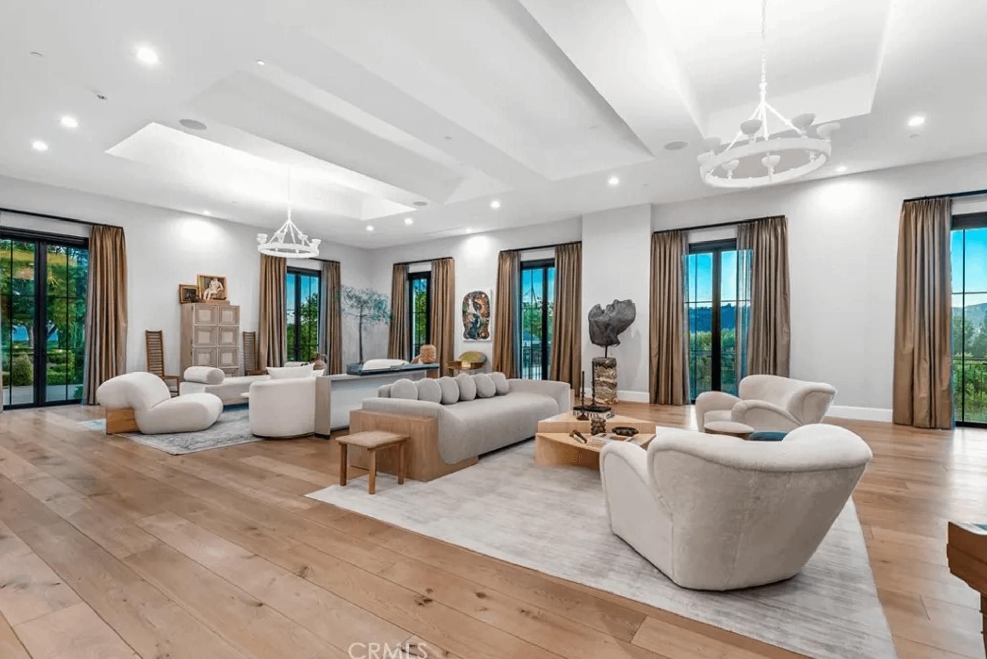 NBA Superstar Anthony Davis Lists Los Angeles Home (PHOTOS)