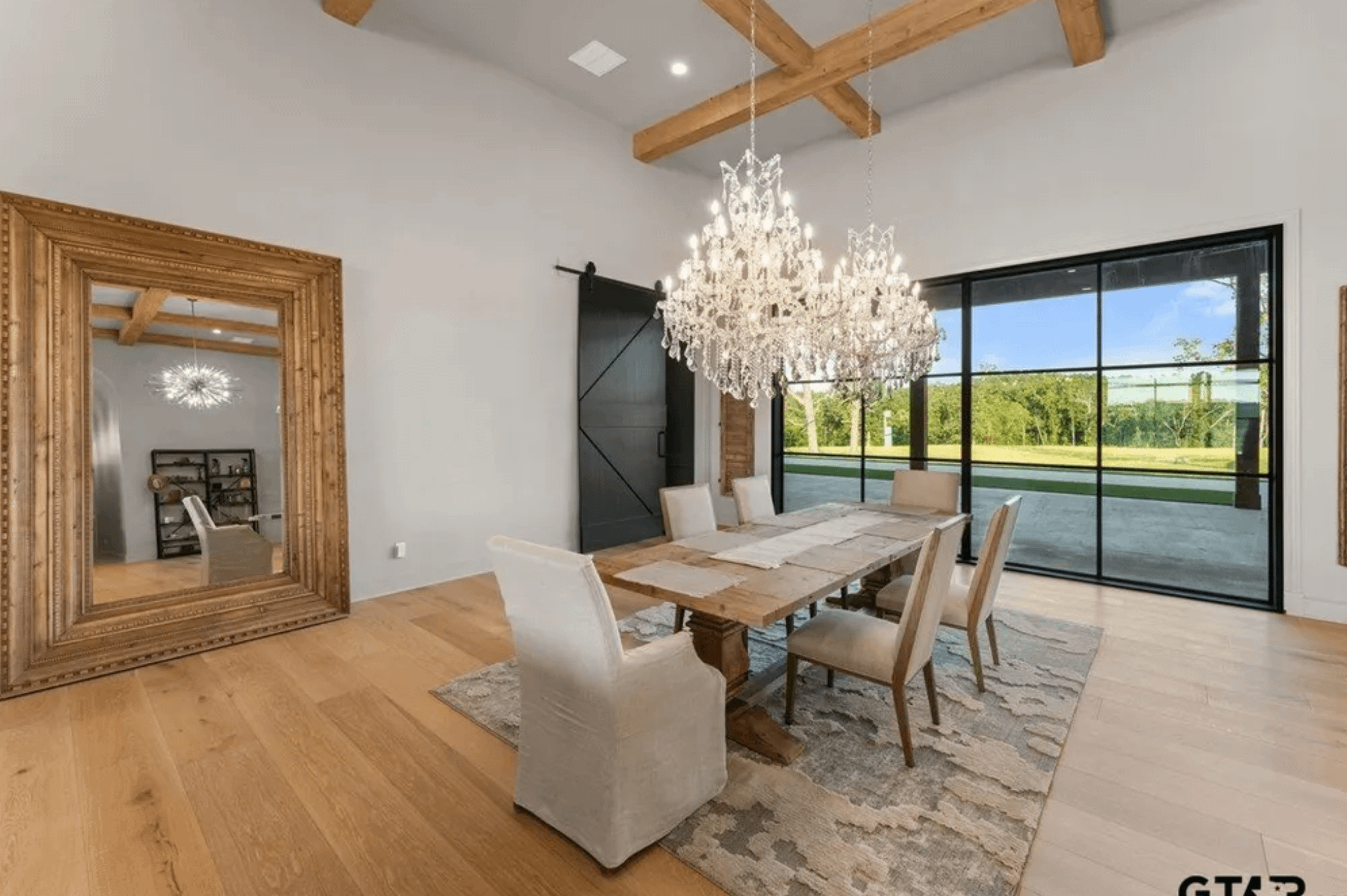 Grand Barndominium On 333 Acres With Private Lake (PHOTOS)