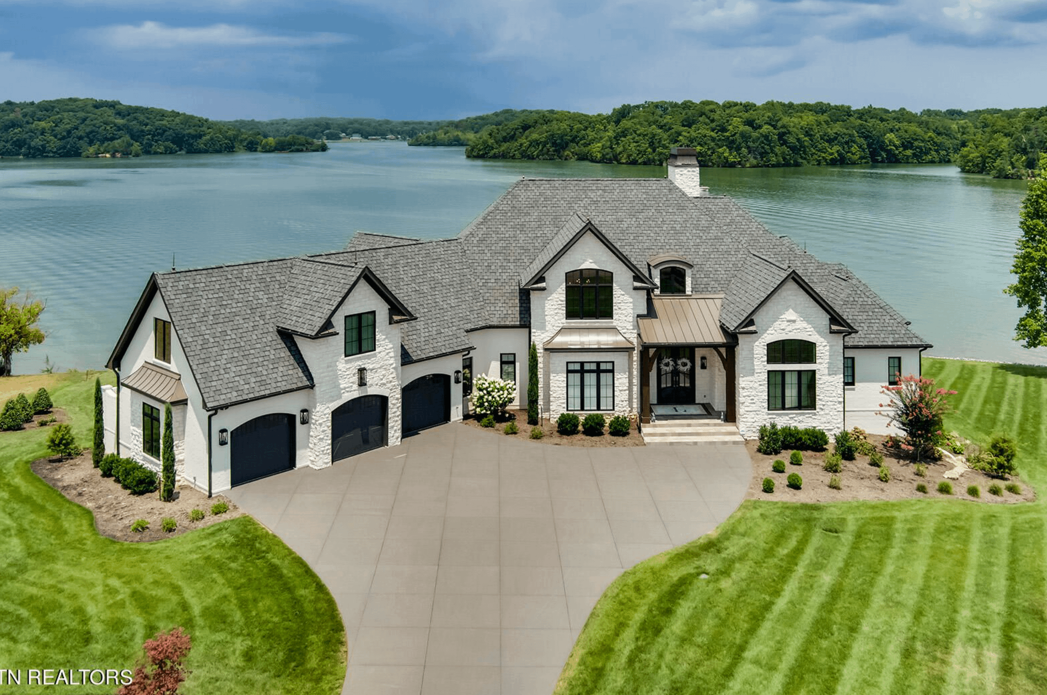$5 Million Lakefront Tennessee Home With Boathouse