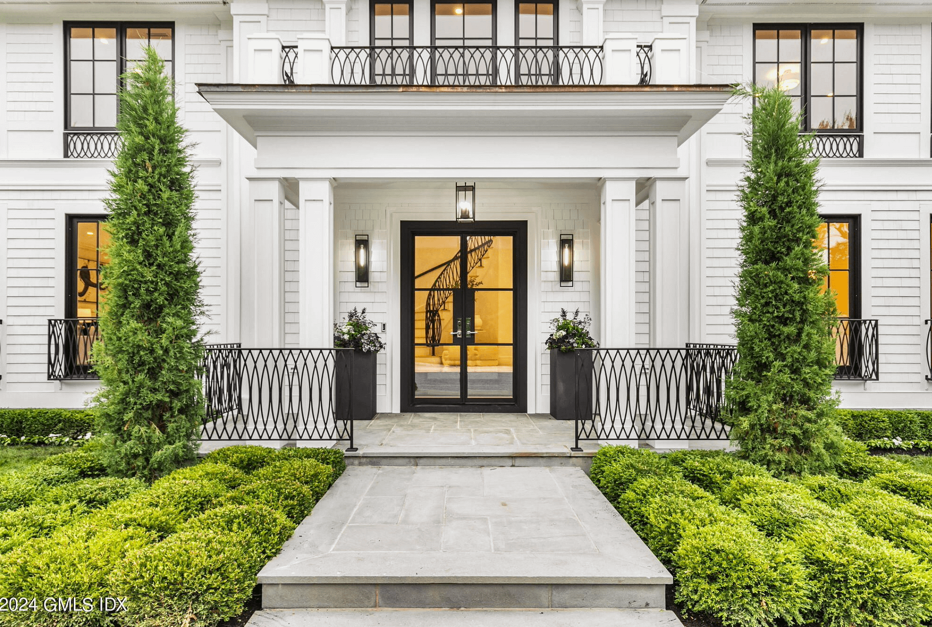 Colonial Home In Connecticut With An Indoor Pool (PHOTOS)