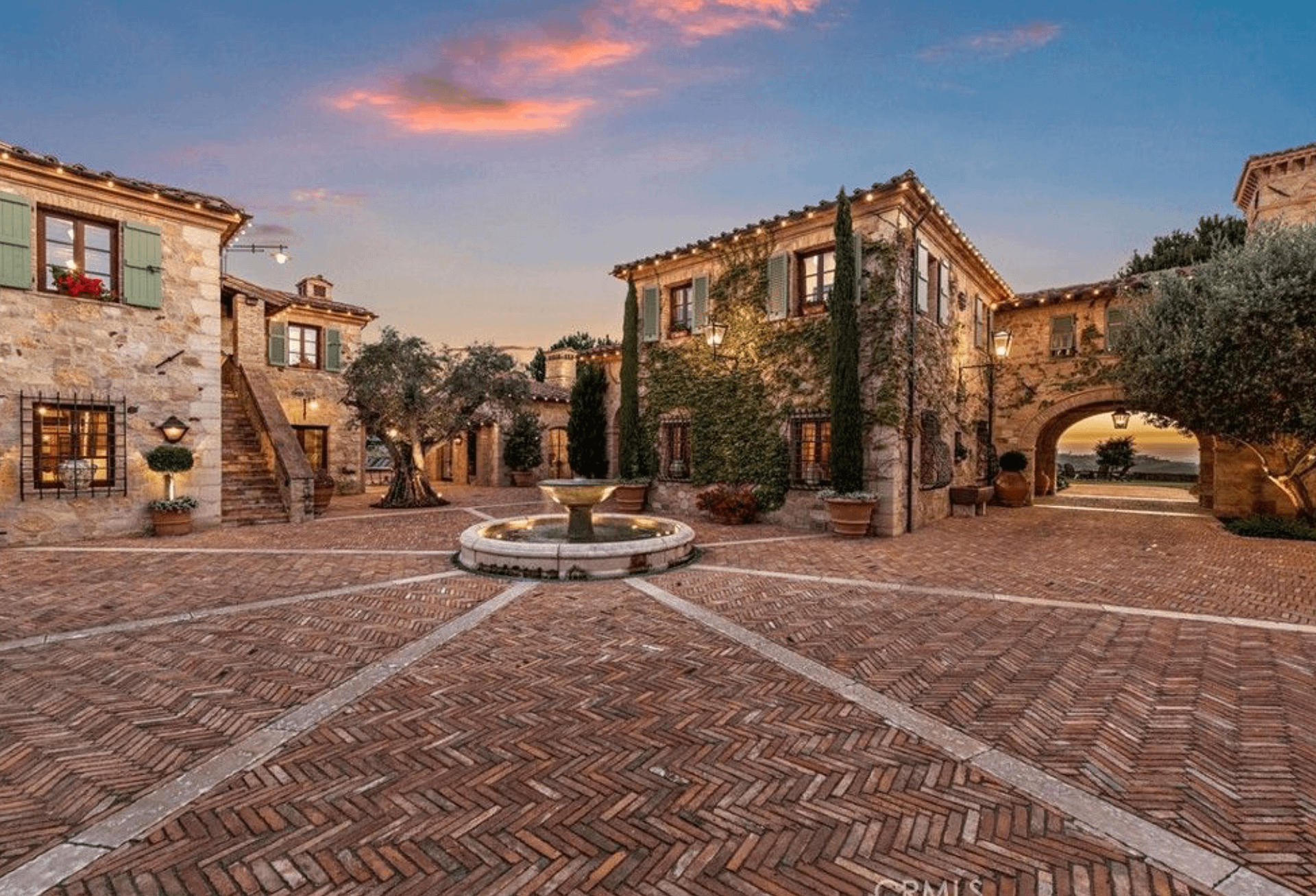 Tuscan-Style Beauty Lists For $45 Million In Irvine, California