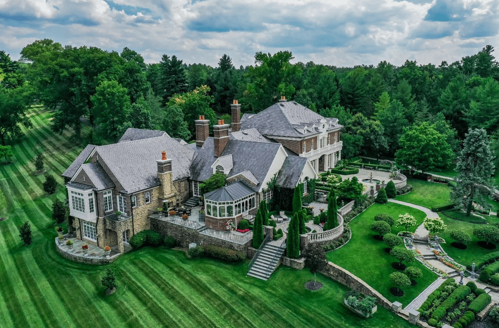 Grand 17 Acre Estate In Ohio (PHOTOS)