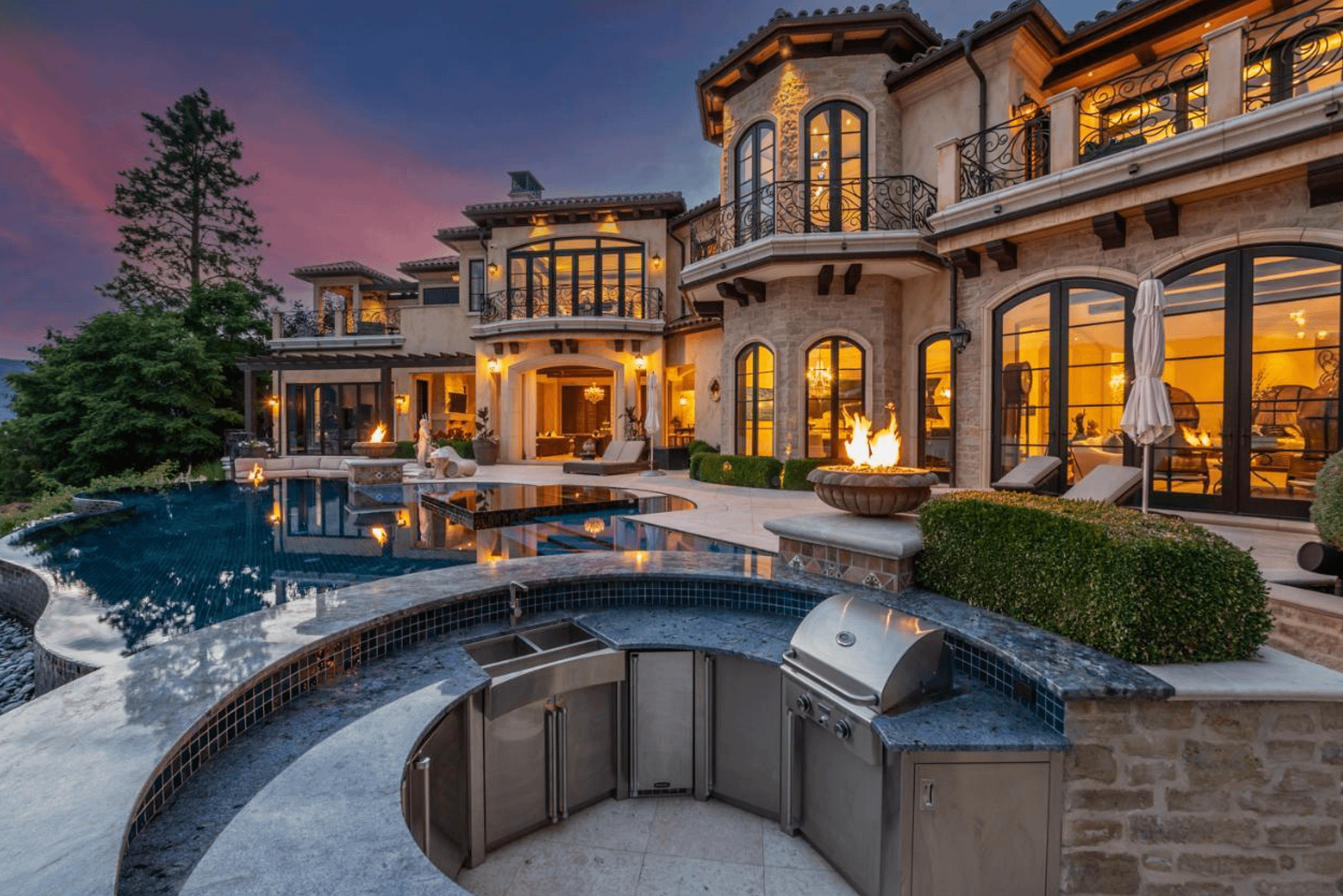 Tuscan Style Lakefront Estate In British Columbia, Canada (PHOTOS)