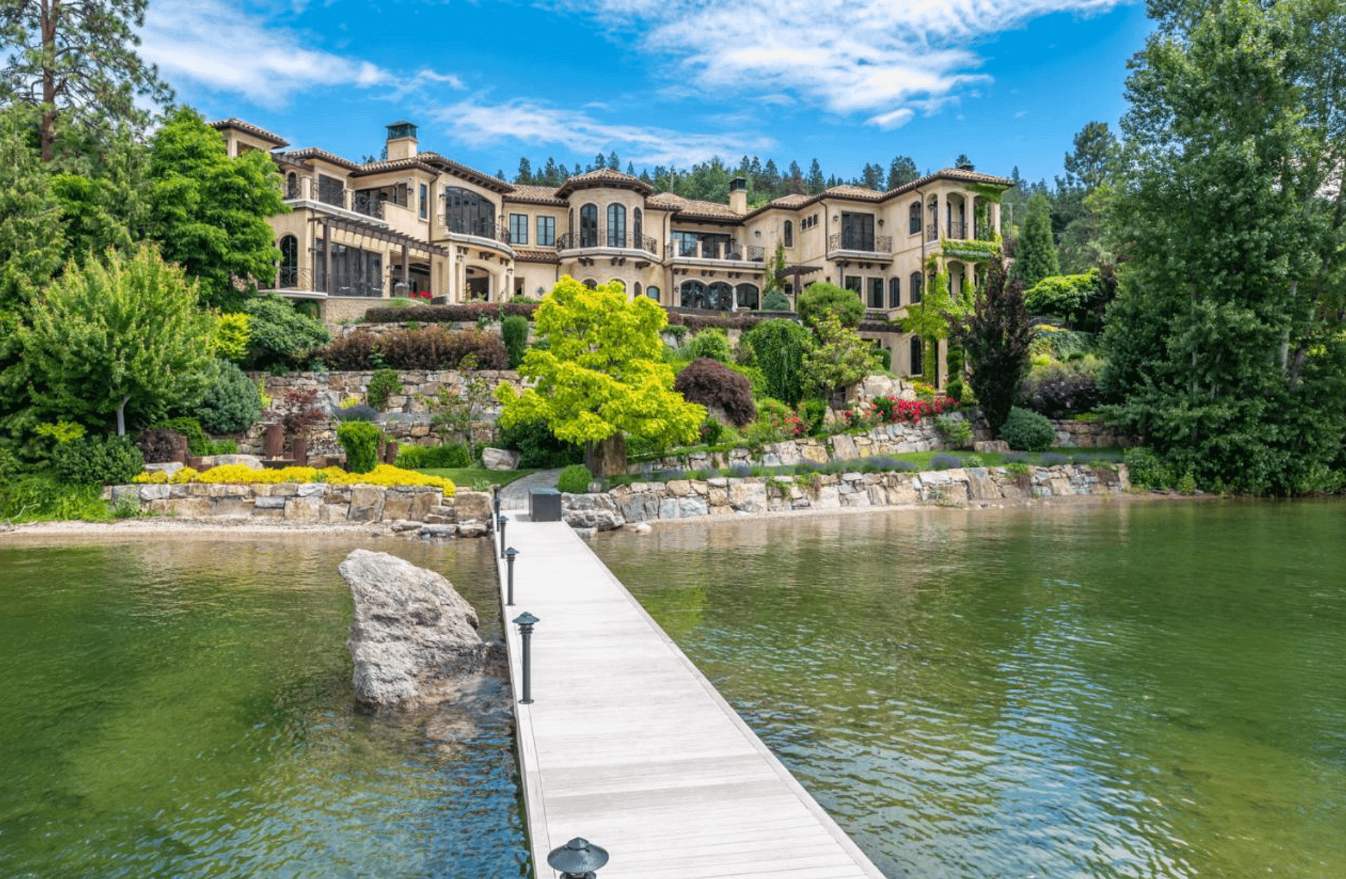 Tuscan Style Lakefront Estate In British Columbia, Canada (PHOTOS)