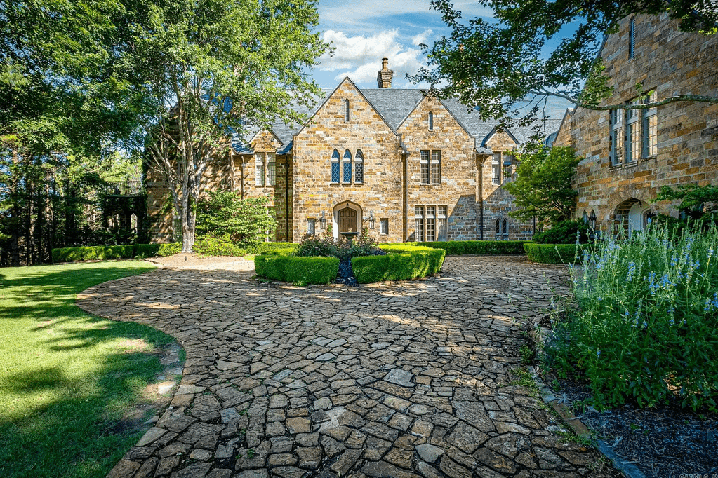 Stone Home On 25 Acres In Little Rock, Arkansas