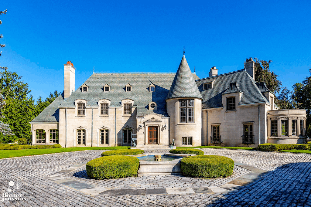 Historic 1928 Home In Michigan (PHOTOS + FLOOR PLANS)