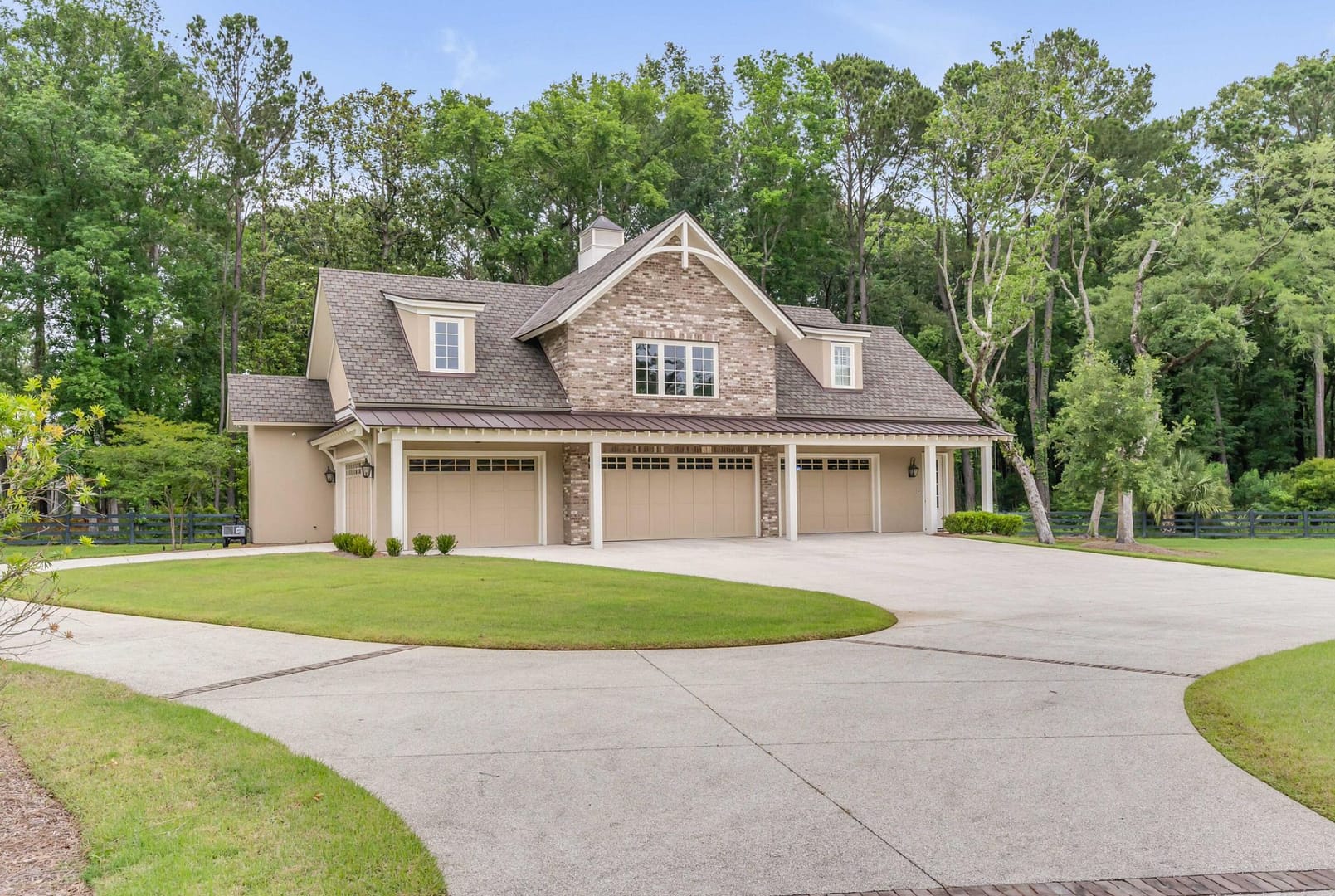 South Carolina Estate With Guest House And Pond