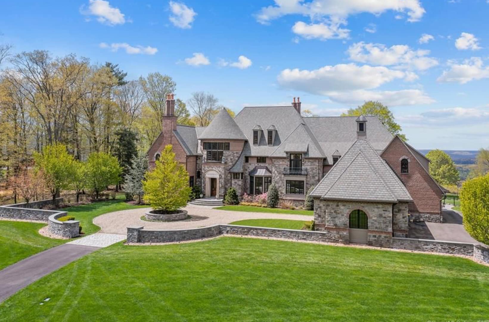 Brick & Stone Home In Avon, Connecticut (PHOTOS)