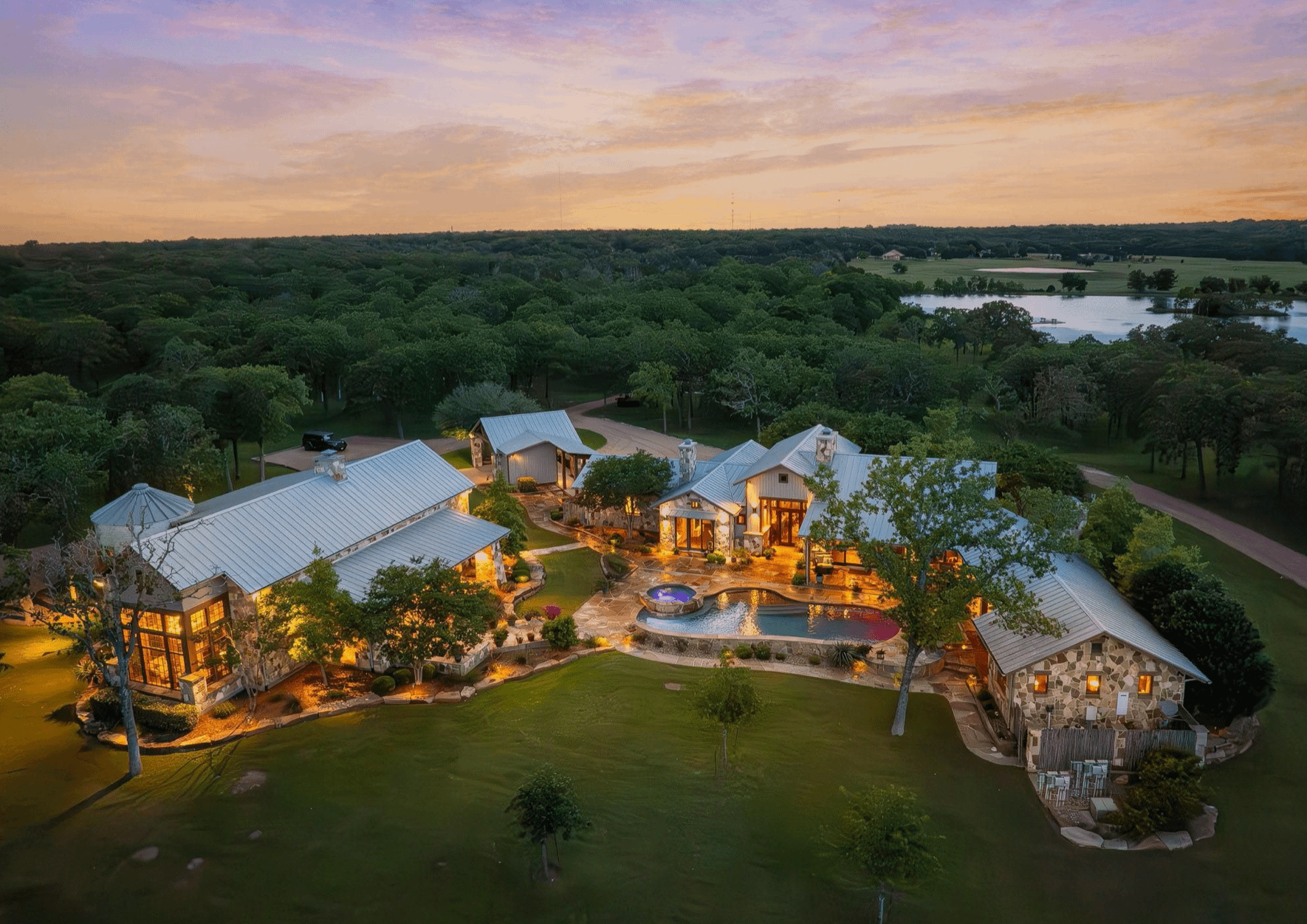 90 Acre Texas Ranch For Sale With 2 Guest Houses And Barn