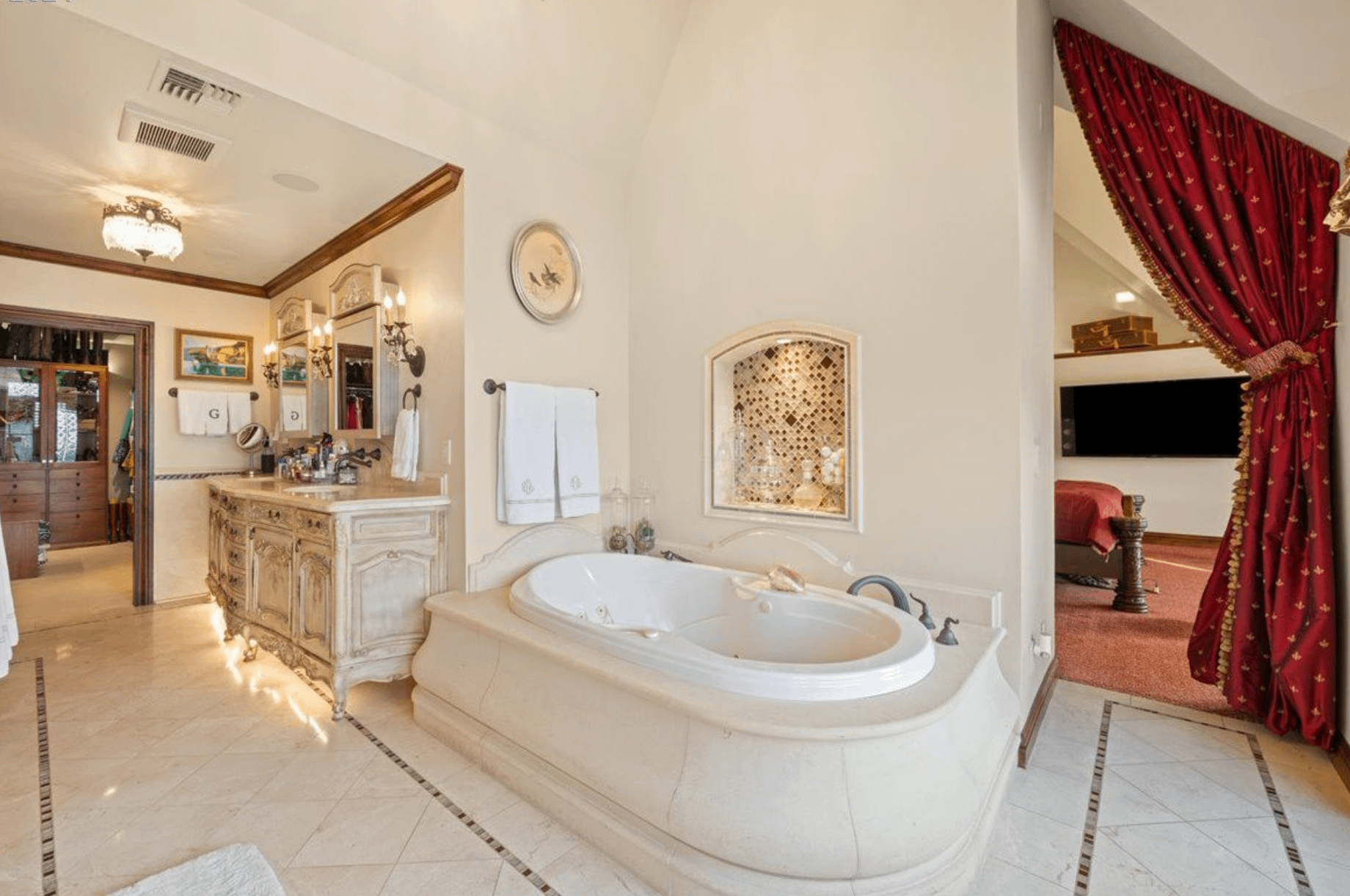 Stone & Stucco Lakefront Home In Oregon (PHOTOS)