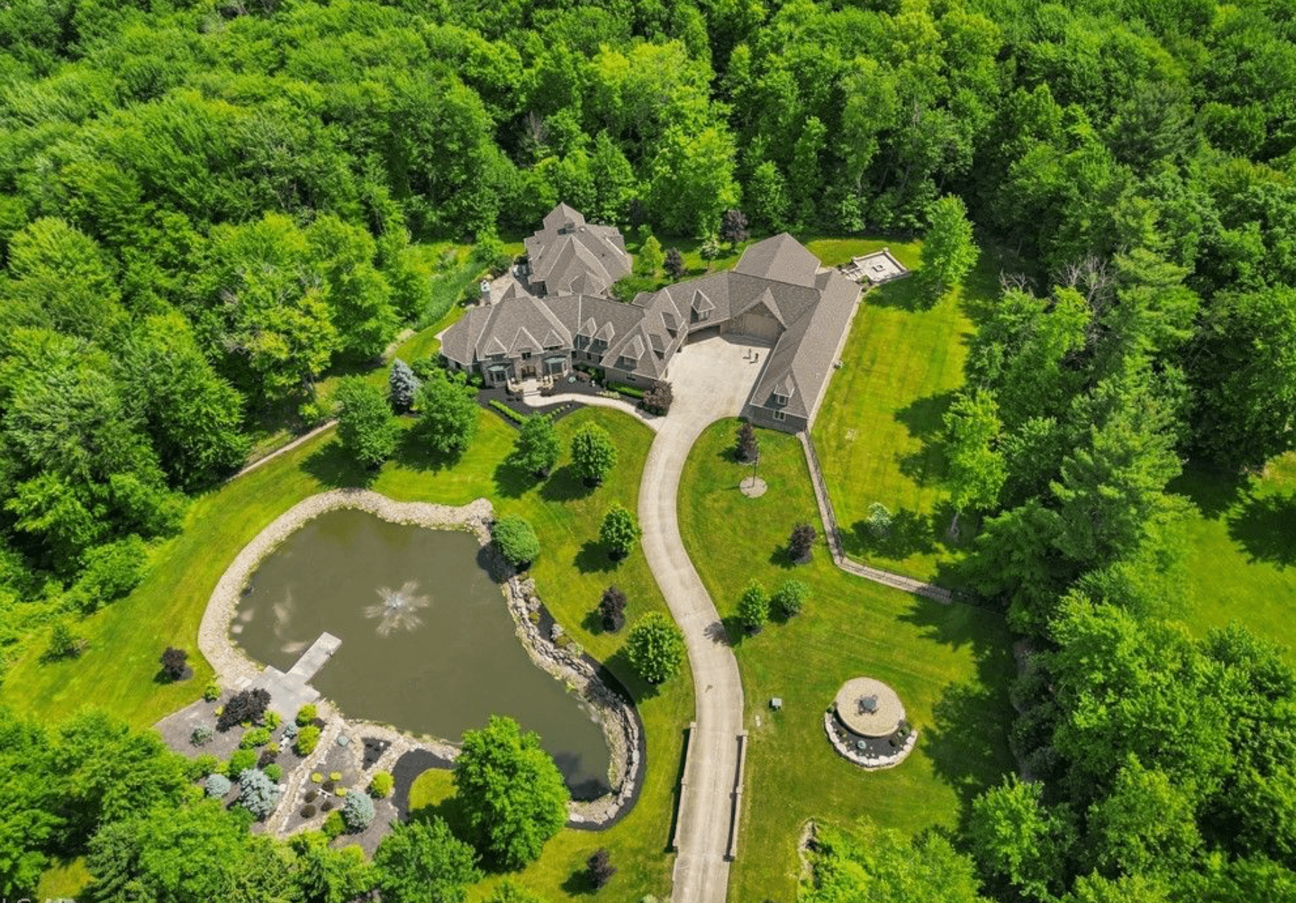 Ohio Home On 5 Acres With Indoor Pool And Pond