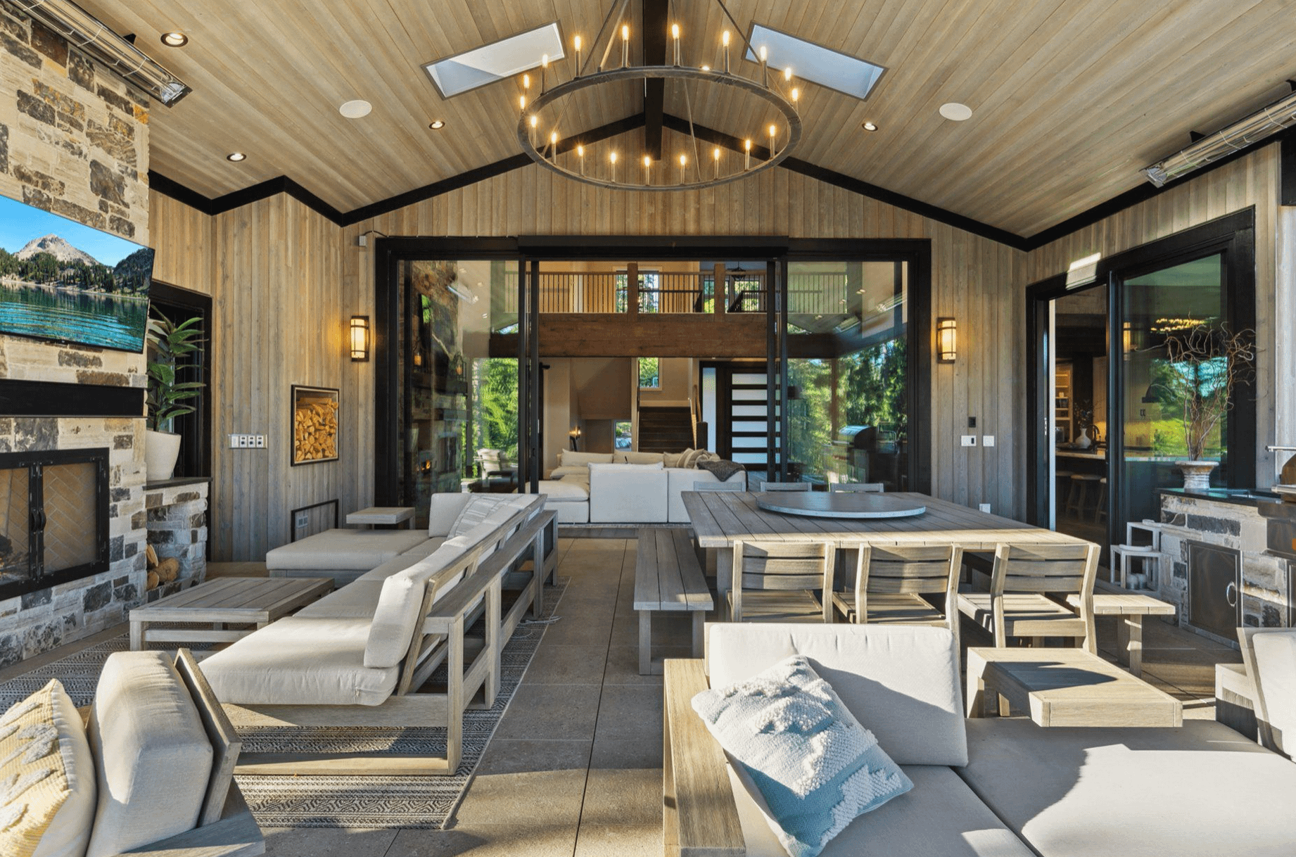 Luxurious Lakefront Home Lists In Oregon For $11 Million