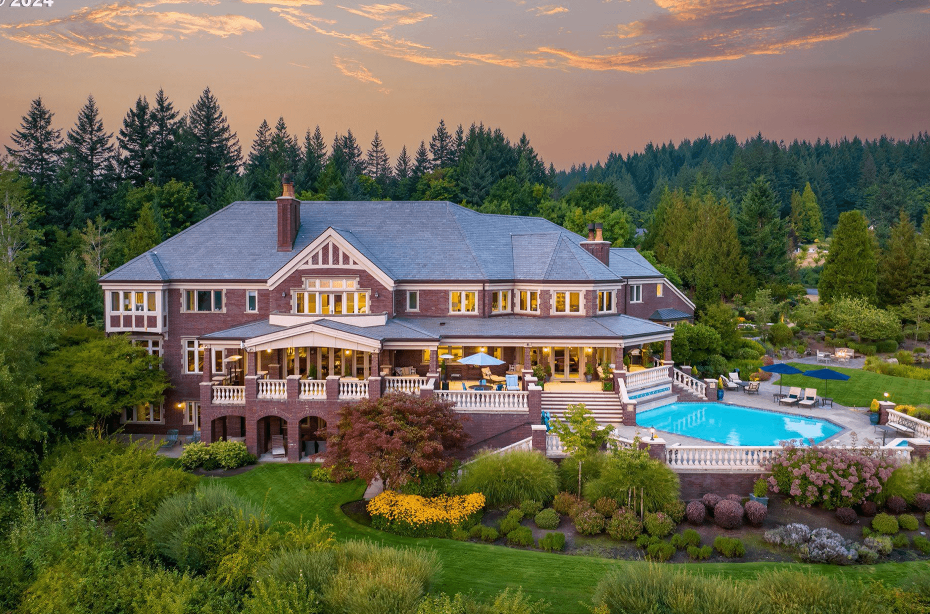 Brick Home On 40 Acres In Portland, Oregon (PHOTOS)