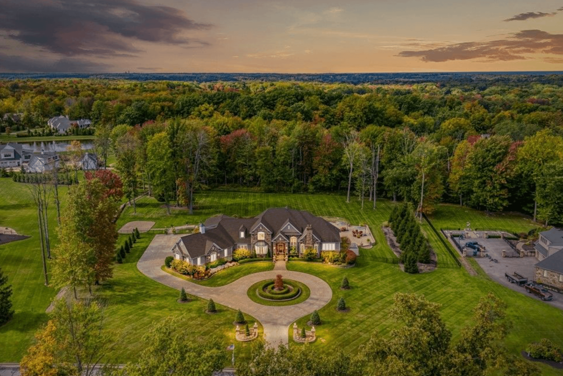 10,000 Square Foot Ohio Home On 3 Acres (PHOTOS)