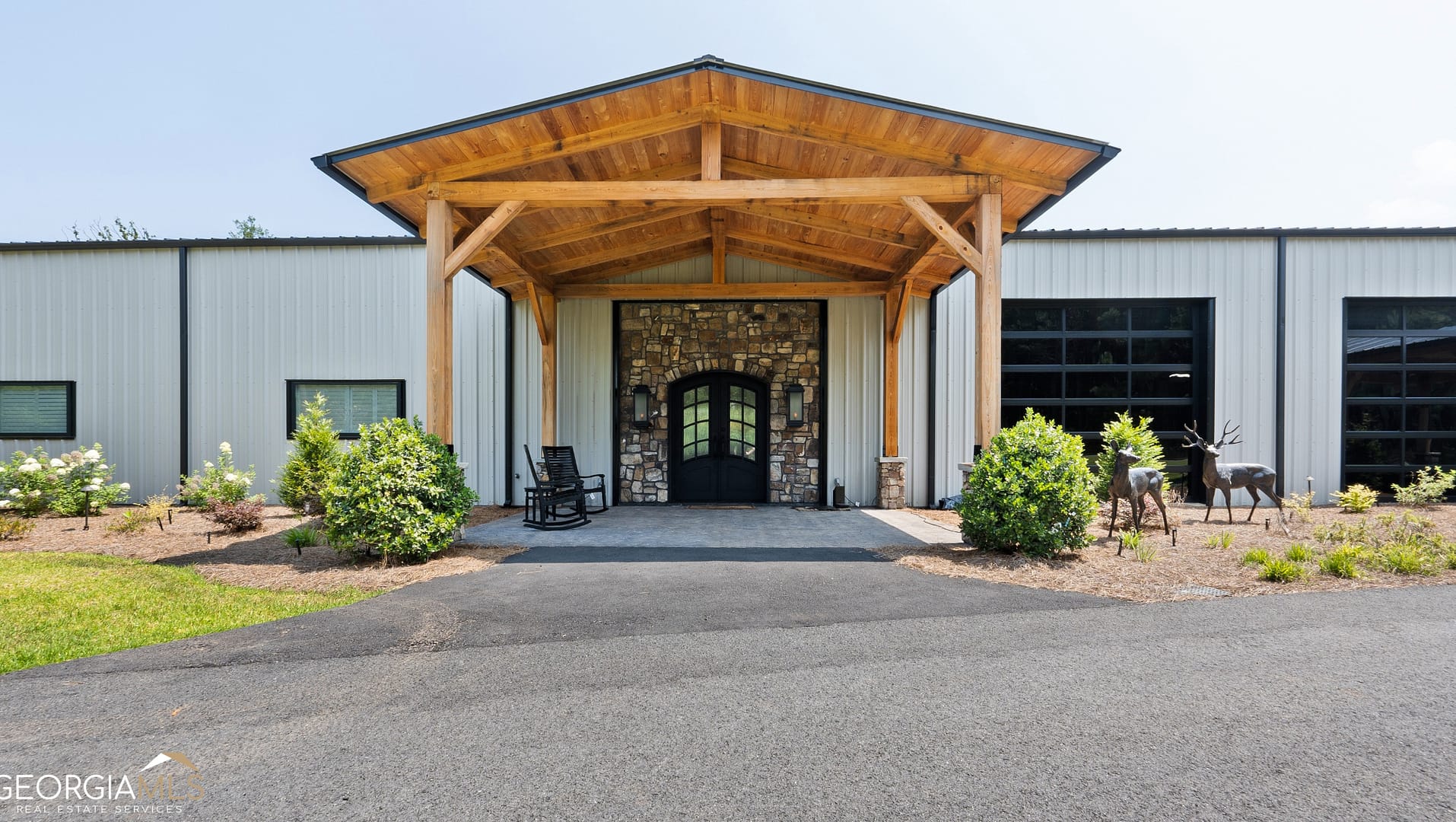 Luxury Barndominium On 200+ Acres In Georgia (PHOTOS)