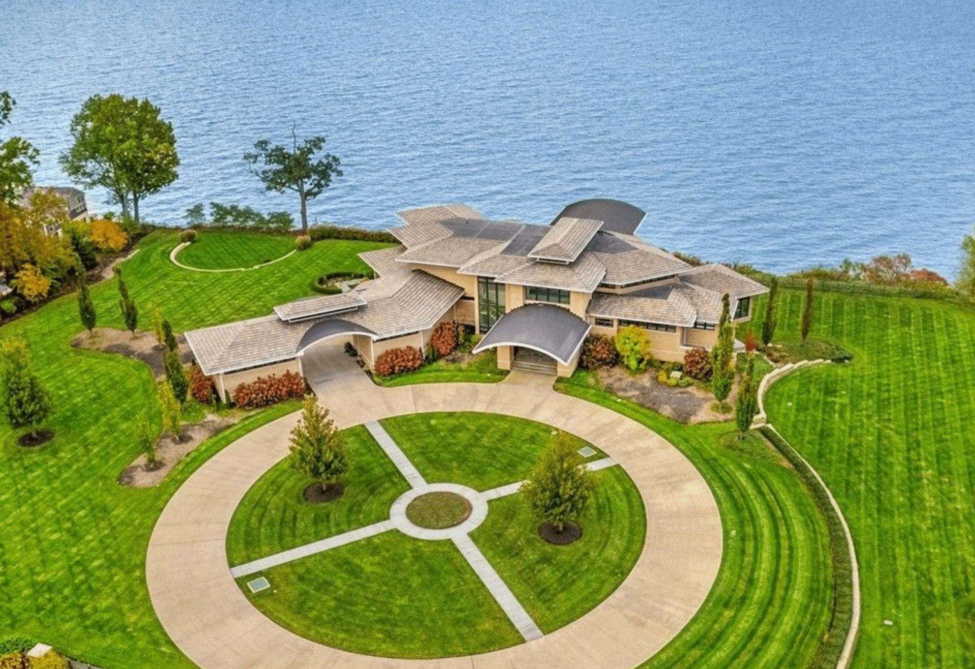 Contemporary Style Lakefront Home In Bay Village, Ohio