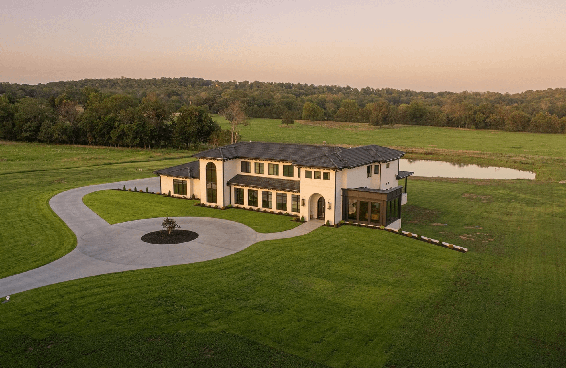 Luxury New Build On 40 Acres In Arkansas With Pond
